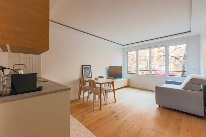 Appartement à louer - Cambronne-Garibaldi, Paris ème arrondissement - 2 pièces - 1 chambre