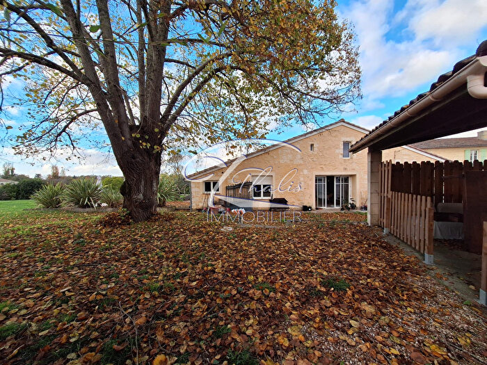 Maison à vendre - Villegouge - 8 pièces - 4 chambres