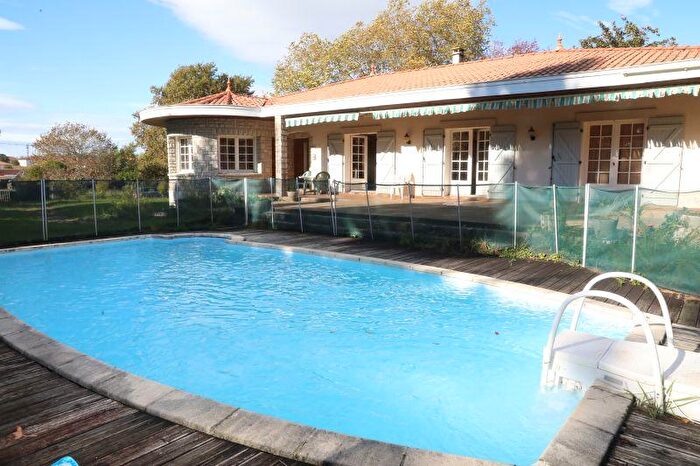 Maison à vendre - Saint-Martin-de-Hinx - 7 pièces - 5 chambres