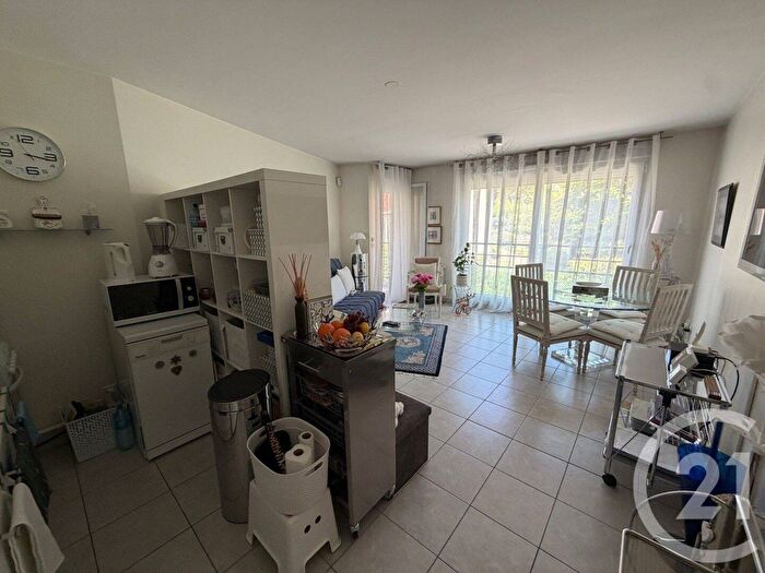 Fontaines-sur-Saône - Appartement 3 pièces à louer