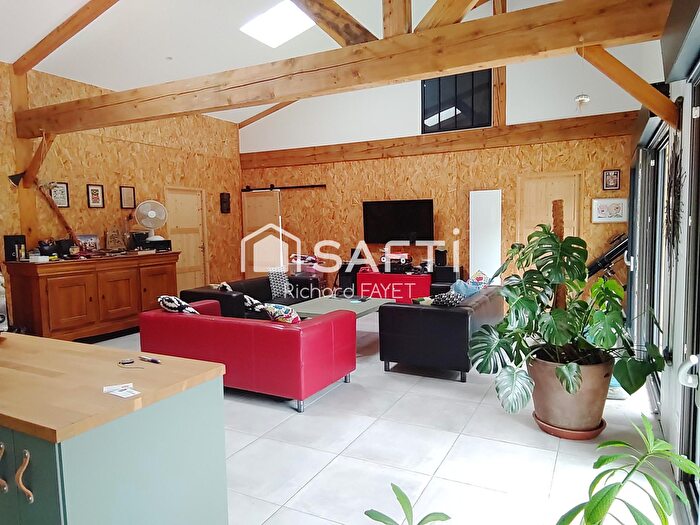 Maison à vendre - Saint-Bonnet-sur-Gironde - 5 pièces - 3 chambres