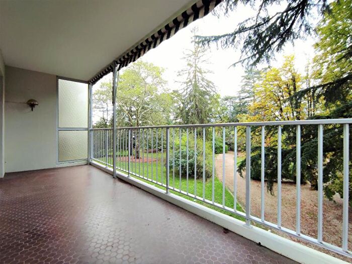 Appartement à louer - Écully, Les Serres, Vivier - 3 pièces - 2 chambres