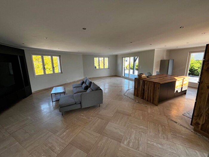 Maison à louer - Saint-Chamond - 5 pièces - 3 chambres