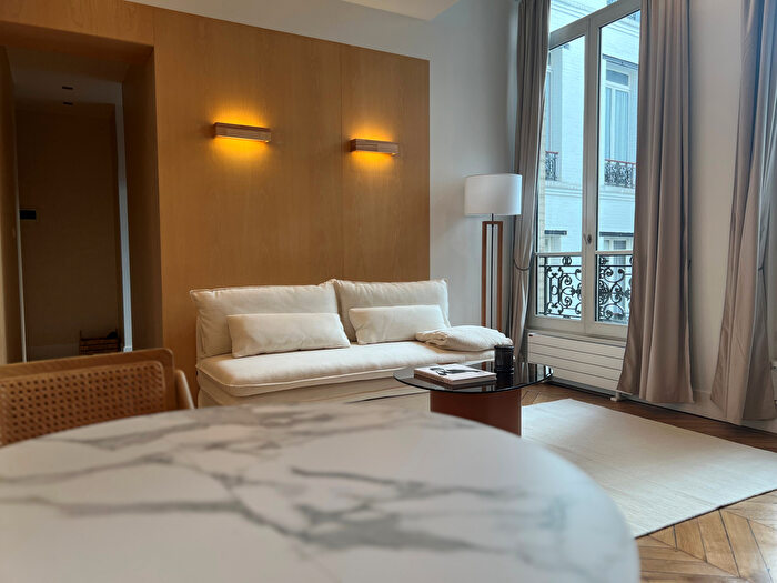 Appartement à louer - Paris e , Triangle dOr - 2 pièces - 1 chambre