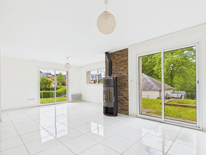 Maison à louer - Plonéis - 6 pièces - 4 chambres