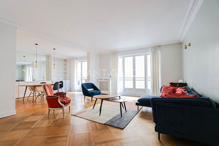 Appartement à louer - Muette Sud, Paris ème arrondissement - 4 pièces - 2 chambres