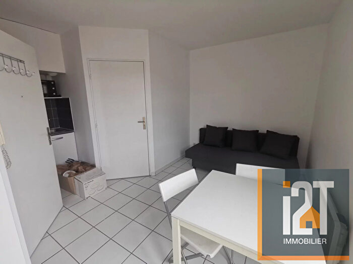 Appartement à louer - Nîmes, Ecusson, Arènes - 1 pièce