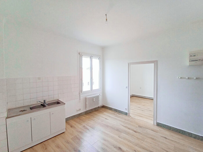 Appartement à vendre - Aubenas, Centre-ville - 2 pièces - 1 chambre