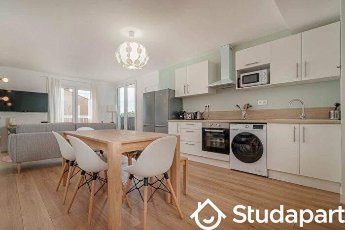 Appartement à louer - Jas de Bouffan, Aix-en-Provence - 1 pièce - 2 chambres