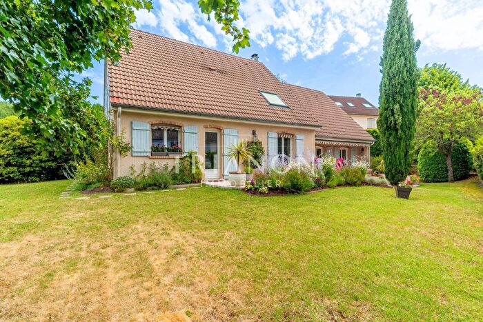 Maison 7 pièces à Noisy-le-Roi, à vendre