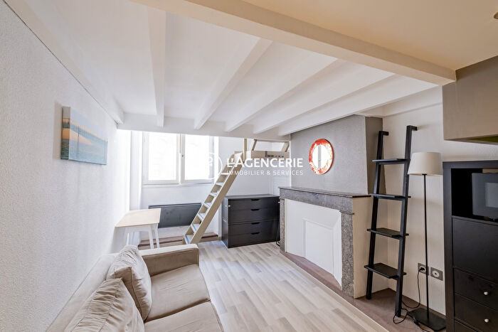 Appartement à louer - Bordeaux, Saint-Seurin - 1 pièce - 1 chambre