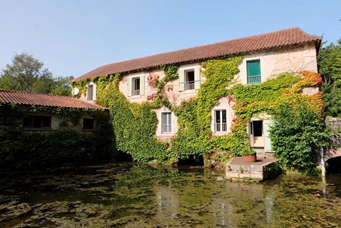 Maison à vendre - Tocane-Saint-Apre - 8 pièces - 5 chambres