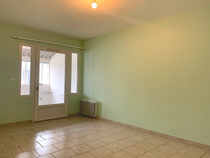 Maison à louer - Brie-sous-Archiac - 2 pièces - 1 chambre