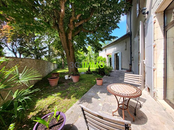 Maison 6 pièces à Bourg-de-Visa, à vendre