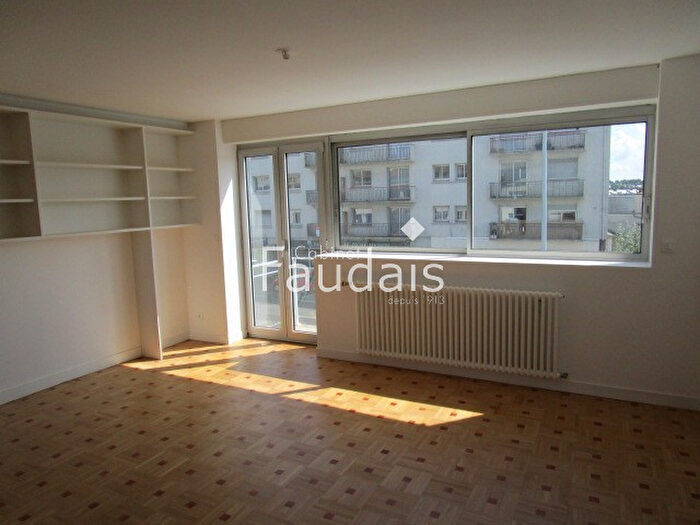 Saint-Lô, Nord : Appartement 4 pièces à louer