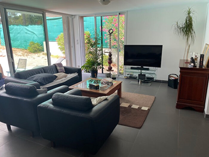 Maison à louer - Marseille e  - 4 pièces - 3 chambres