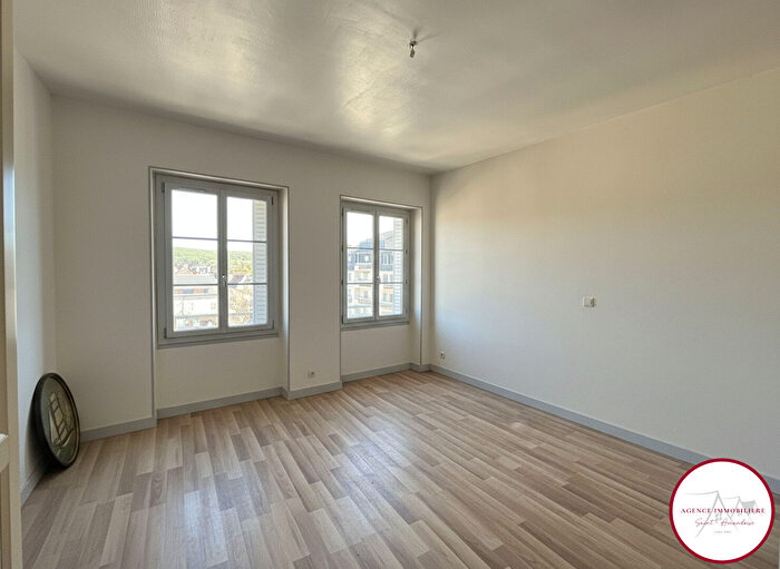 Saint-Amand-Montrond : Appartement 2 pièces à vendre