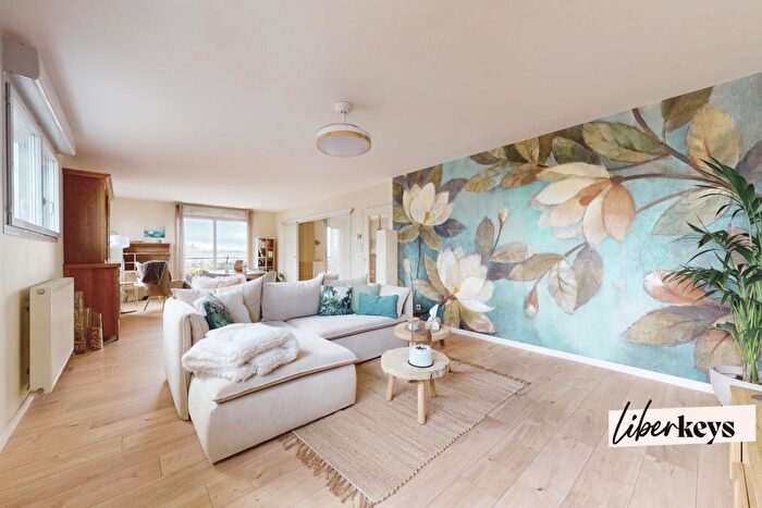 Appartement à vendre - Saint-Priest, Centre-ville - 4 pièces - 3 chambres