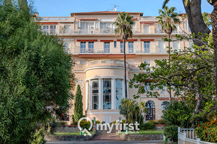 Appartement 1 pièce à Hyères, Costebelle, Almanarre, à louer