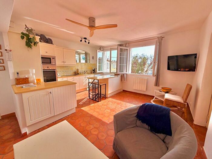 Appartement à vendre - Grimaud - 5 pièces - 3 chambres