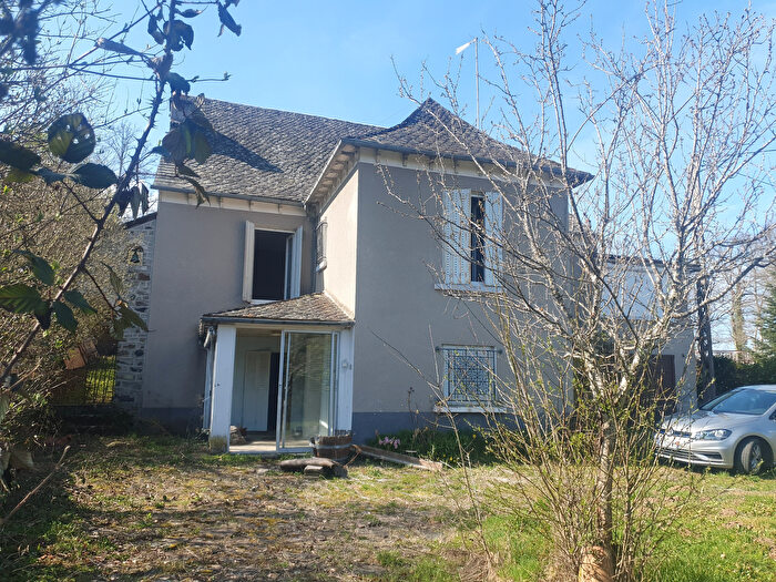 Maison 7 pièces à vendre à Sainte-Geneviève-sur-Argence