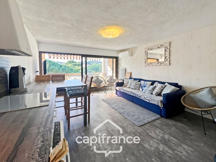 Appartement à vendre - Bormes-les-Mimosas, La Favière, Le Gau, Cap-Bénet, Cabasson, Plages - 3 pièces - 2 chambres