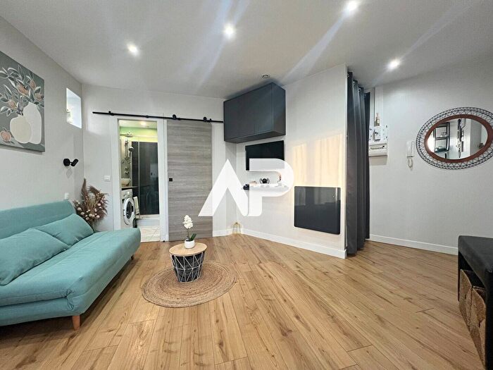 Appartement à louer - Bas Montmorency Centre - 1 pièce