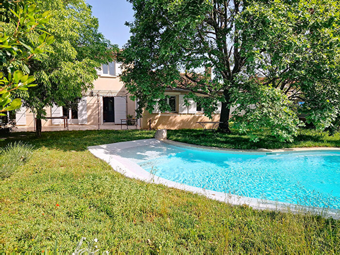 Maison à vendre - Villeneuve-lès-Avignon, Centre-ville, Stade - 7 pièces - 6 chambres