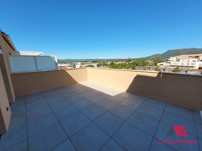 Trets : Appartement 4 pièces à louer