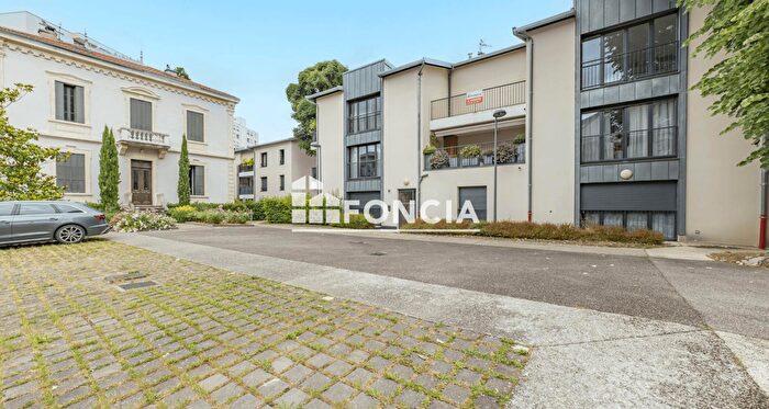 Appartement 3 pièces à Oullins, Centre-ville, à vendre