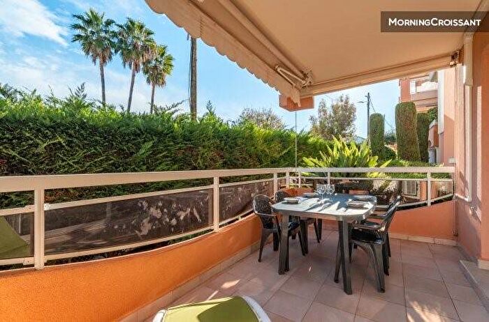 Appartement à louer - Juan-les-Pins, Antibes - 2 pièces - 1 chambre