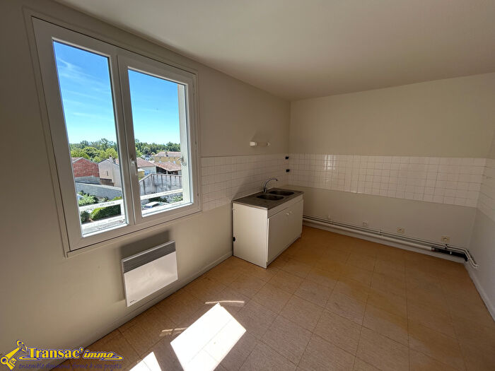 Appartement 3 pièces à Puy-Guillaume, à vendre