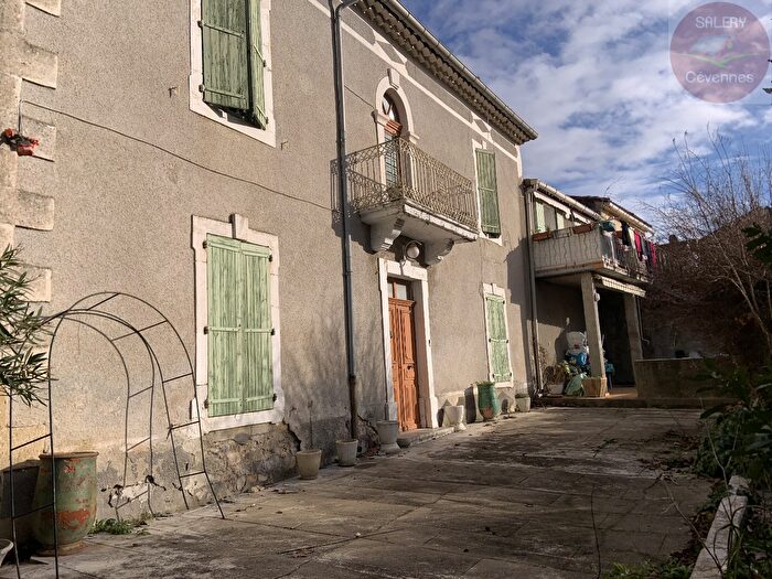 Maison à vendre - Saint-Théodorit - 8 pièces - 5 chambres