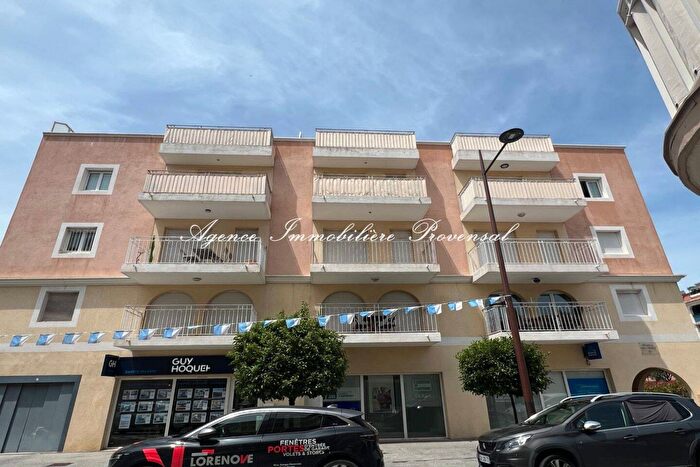 Appartement à louer - Ville-Les Saquedes-Le Bouillonnet, Sainte-Maxime - 2 pièces - 1 chambre