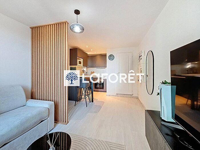 Appartement à louer - Nord, Saint-Nom-la-Bretèche - 1 pièce