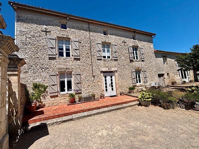 Maison à vendre - Bayers - 17 pièces - 8 chambres