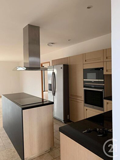 Maison à louer - Saint-Michel-dEuzet - 5 pièces - 4 chambres