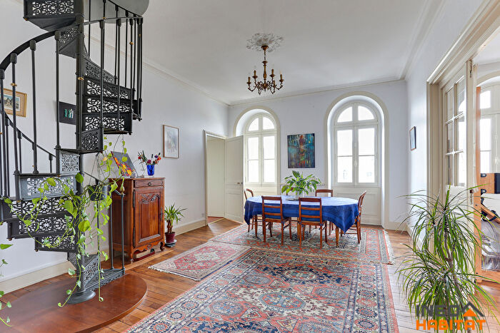 Appartement à vendre - Quartiers Centre, Centre-ville - 5 pièces - 3 chambres