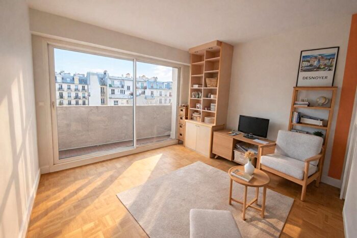 Appartement à vendre - Paris e , Grandes Carrières, Clichy - 2 pièces - 1 chambre