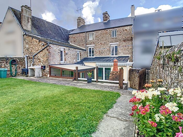 Surville : Maison 8 pièces à vendre