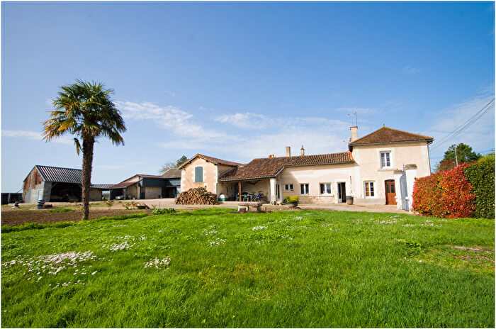 Maison à vendre - Vendeuvre-du-Poitou - 7 pièces
