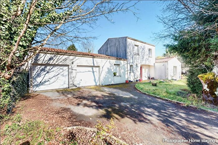 Maison à vendre - Saintes, Centre-ville - 6 pièces - 4 chambres