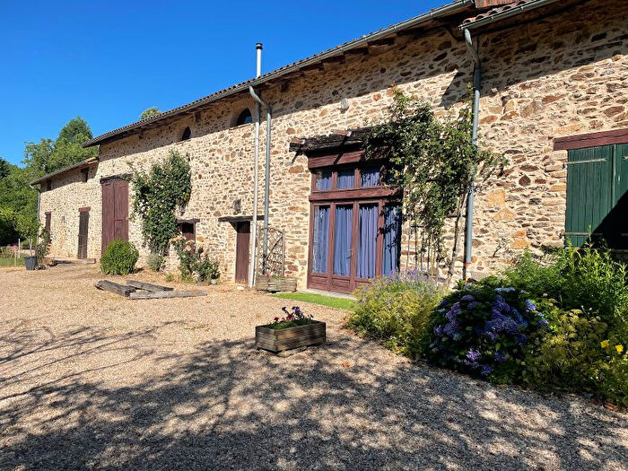 Maison 9 pièces à vendre - Châlus