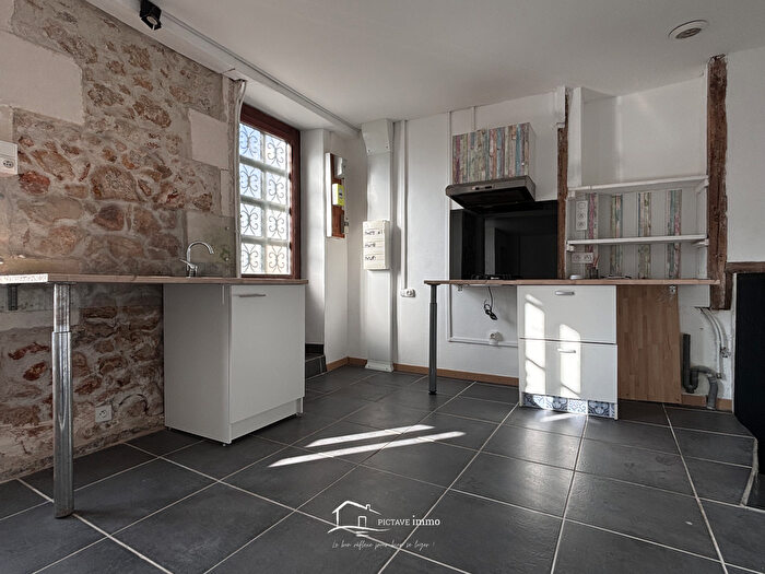 Maison à louer - Lusignan - 2 pièces - 1 chambre