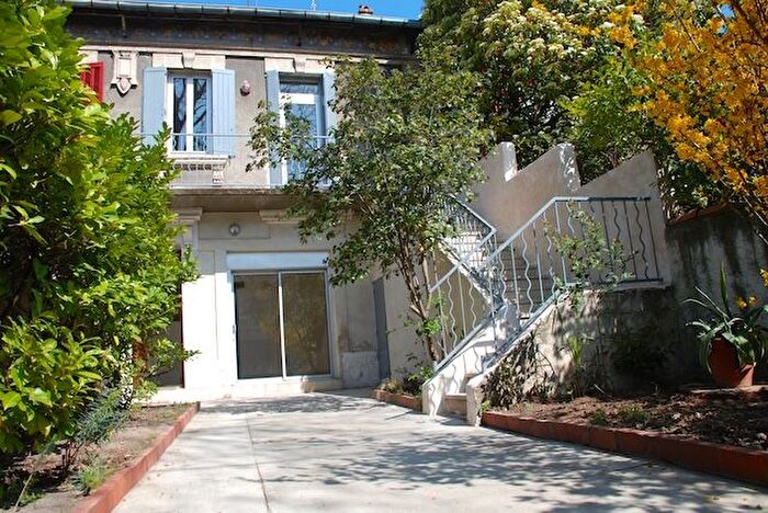 Avignon, Blanchissage : Maison 5 pièces à louer
