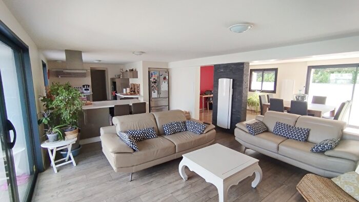 Maison à vendre - Couze-et-Saint-Front - 6 pièces - 4 chambres