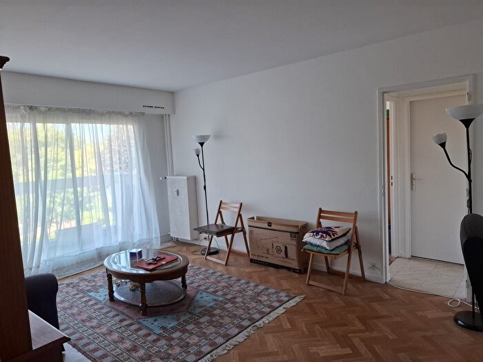 Marly-le-Roi, Montval, Côteaux : Appartement 2 pièces à louer