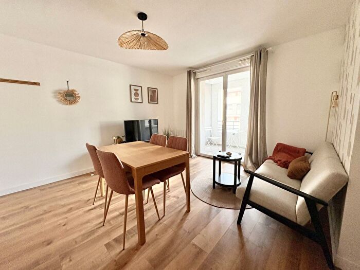 Appartement à louer - Zone Industrielle Quatre Pavillons-La Gardette, Lormont - 4 pièces - 4 chambres