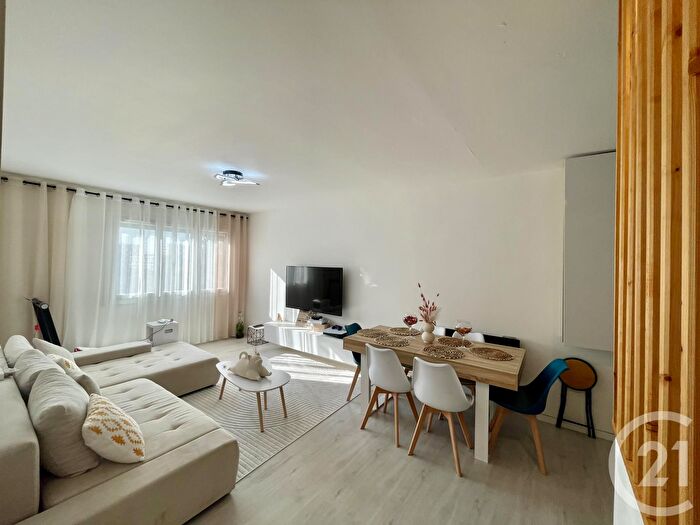 Appartement à vendre - Saint-Priest, Menival - 3 pièces - 2 chambres