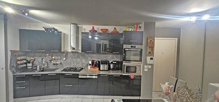 Appartement à vendre - Vénissieux, Anatole France, Paul Langevin - 4 pièces - 3 chambres